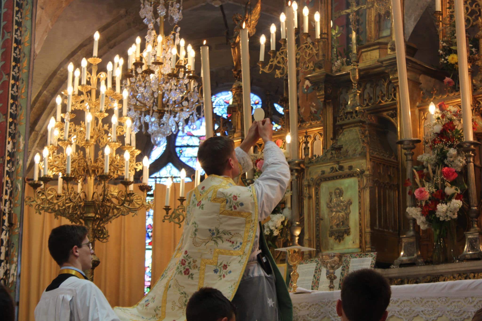 Sacrements - FSSP Chartres - Église Saint-Aignan