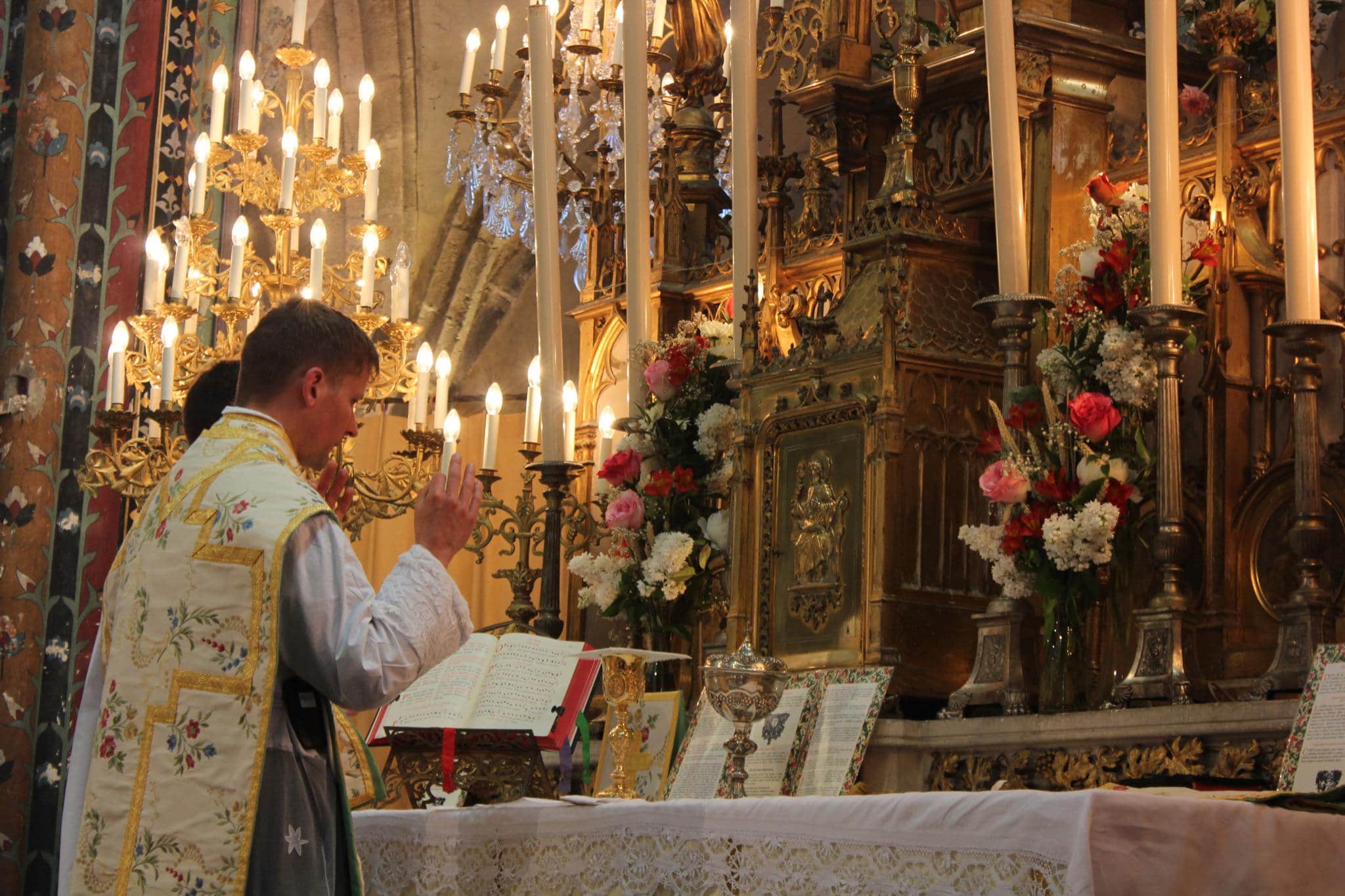 Liturgie - FSSP Chartres - Église Saint-Aignan